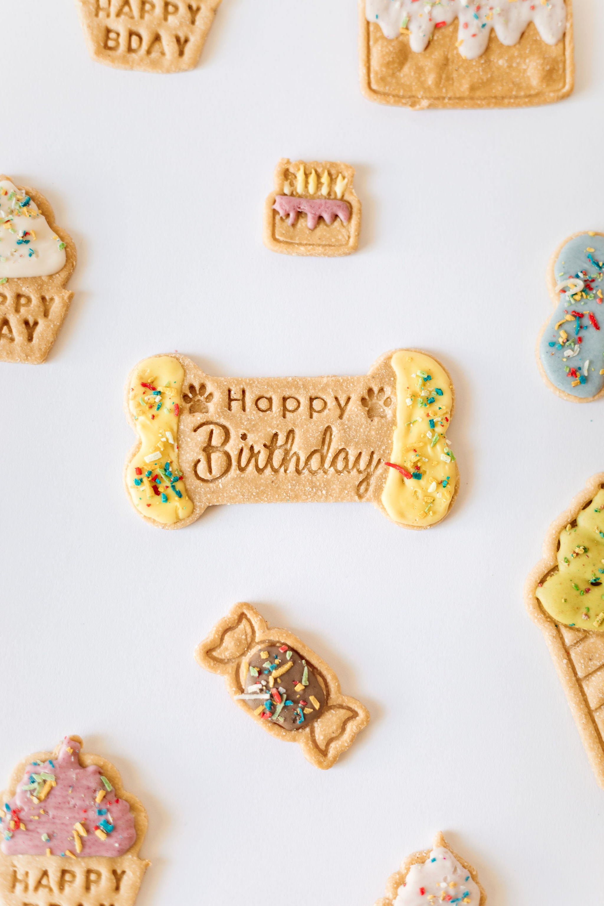 Paw print happy birthday bone – Aunty Em's Pawtisserie